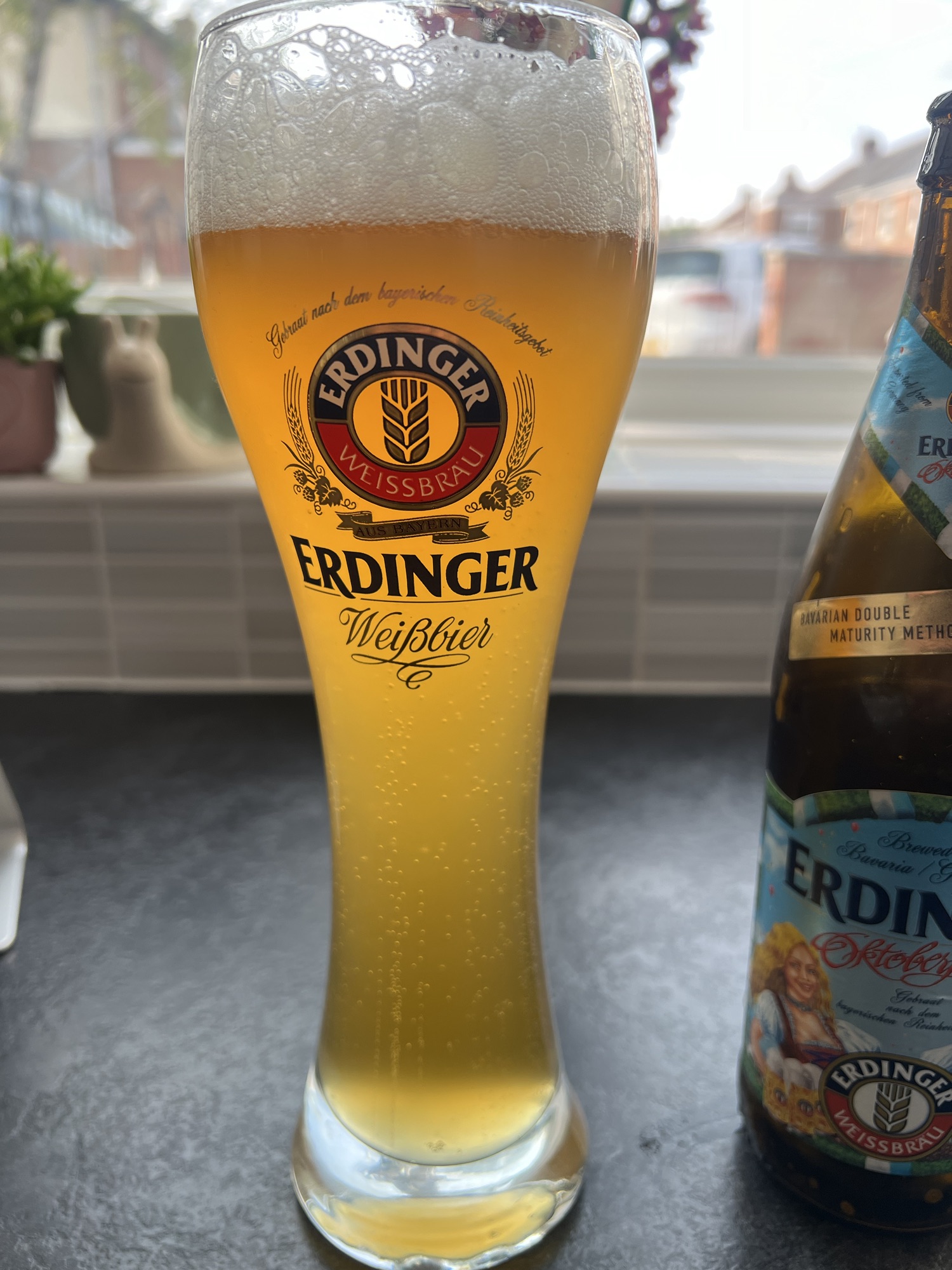 Erdinger Oktoberfest Review: A Wheat Beer Twist on a Festive Classic ...